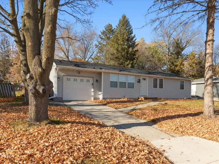 East Green Bay Family Home • Near Bay Beach - Green Bay, WI