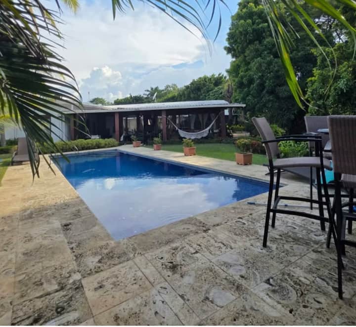 Charming Urban Retreat With Pool - Managua