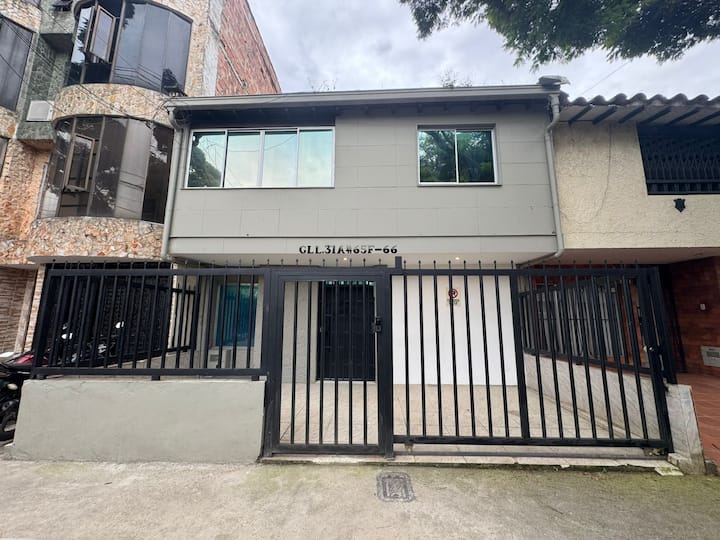 Casa Grande Y Confortable Ideal Para La Familia - Medellín