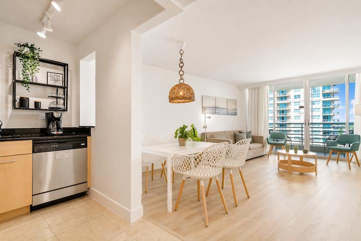 Bright & Cozy 1br At Gallery One - Fort Lauderdale, FL