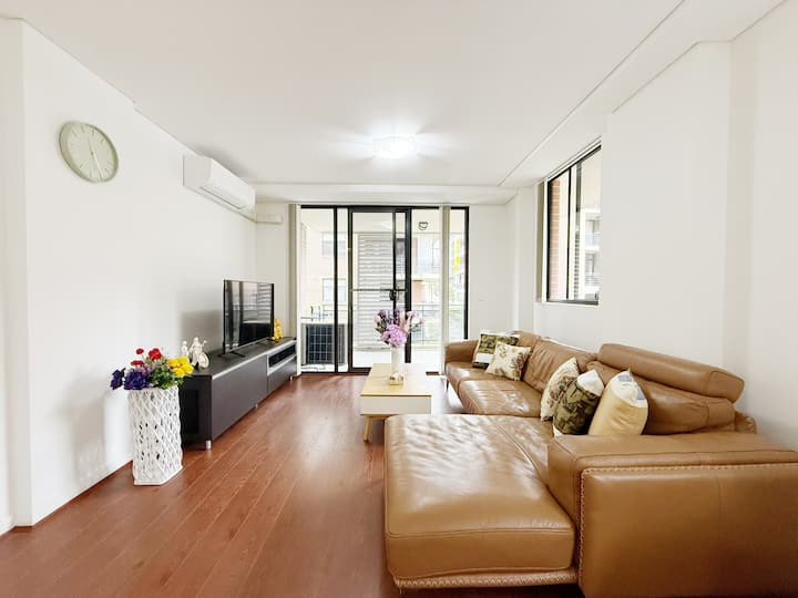 Spacious 3br Ryde Retreat | 2 Car Parks | - Ryde