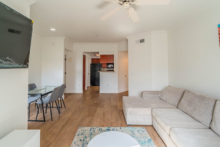 Stylish 2br Escape | Pool • Hot Tub • Gym - Tempe, AZ
