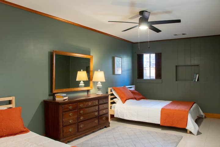 East Memphis Backhouse/guesthouse - Memphis, TN