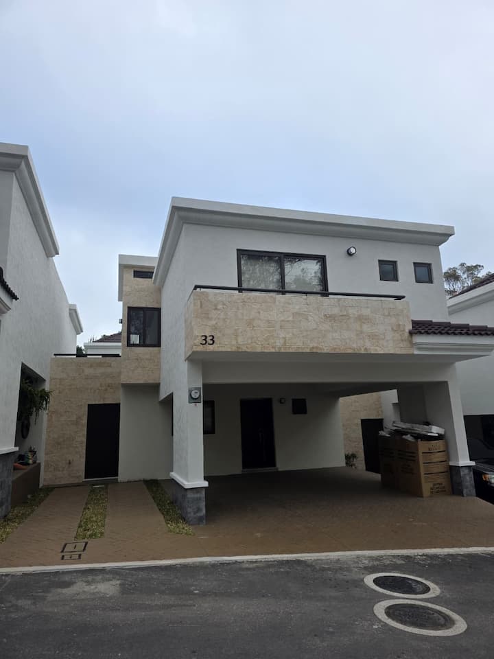 Casa A Estrenar En Prados De Fraijanes - Villa Canales