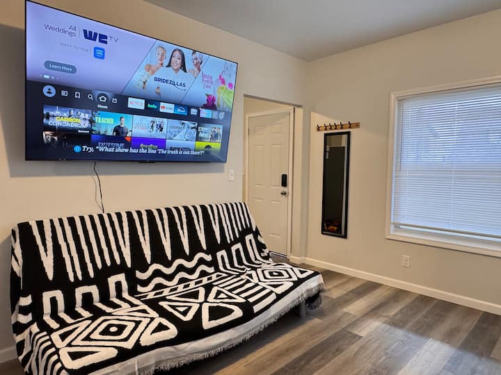 3 Br Single Family House, 2 King/1 Queen/1 Full - Kenosha, WI