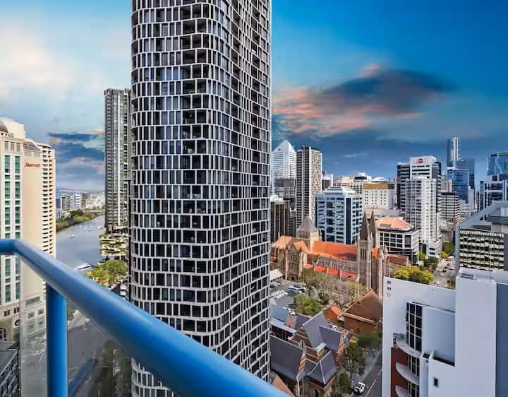 Brisbane Cbd Apartment · Pool & Gym & Parking -