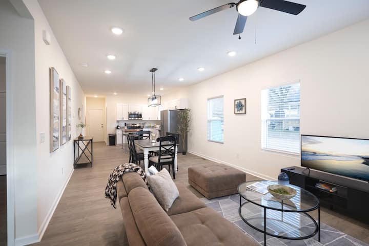 5 Min To Elon | 7 Min To Downtown | Washer + Dryer - Burlington, NC