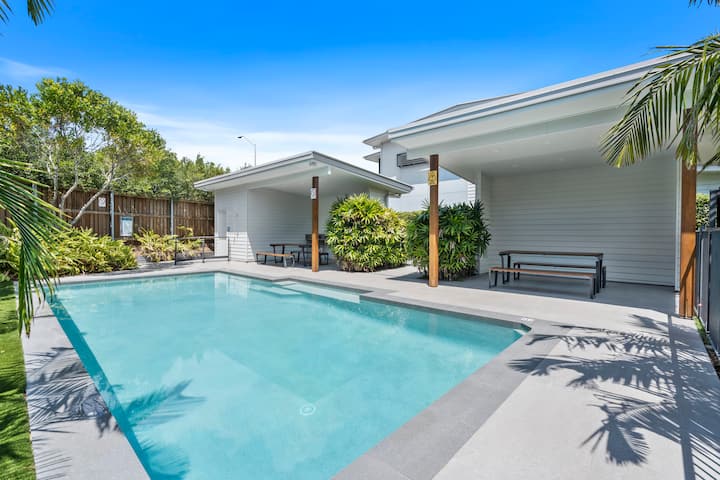 Wurtulla Beachside Stay With Effortless Style - Caloundra