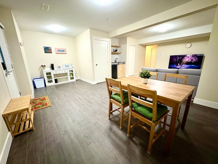 Stylish One Bedroom Suite In Langley - Langley