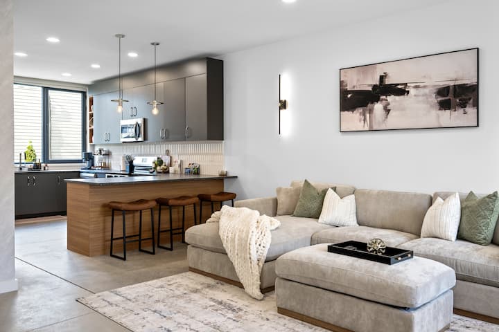 Luxury 4br Haven | 5 Min Dt Chatt | Free Parking - Chattanooga, TN