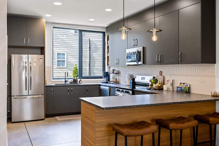 New Luxury 4b Townhome | 8 Min Dt Chatt | Free Prk - Chattanooga, TN