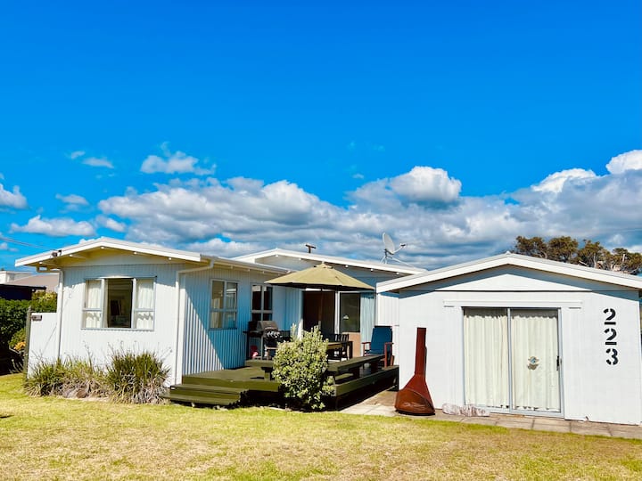 Grandpa’s Classic Kiwi Bach - Whangamata