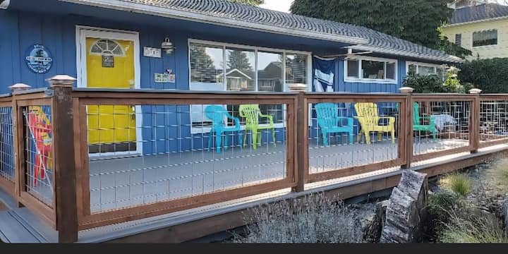 Pup-friendly Beachy Bungalow - Steilacoom, WA