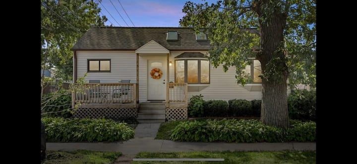 Kadia’s Place-the One Bedroom - Cedar Rapids, IA