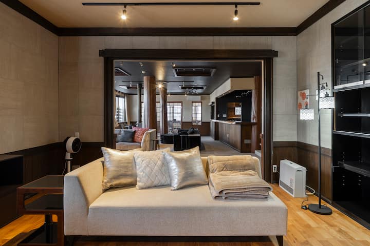 スキー場 ロマンスの神様へスキーイン可/一棟貸切12名/8部屋の快適ステイ/合宿・研修にも/木島平村 - Iiyama