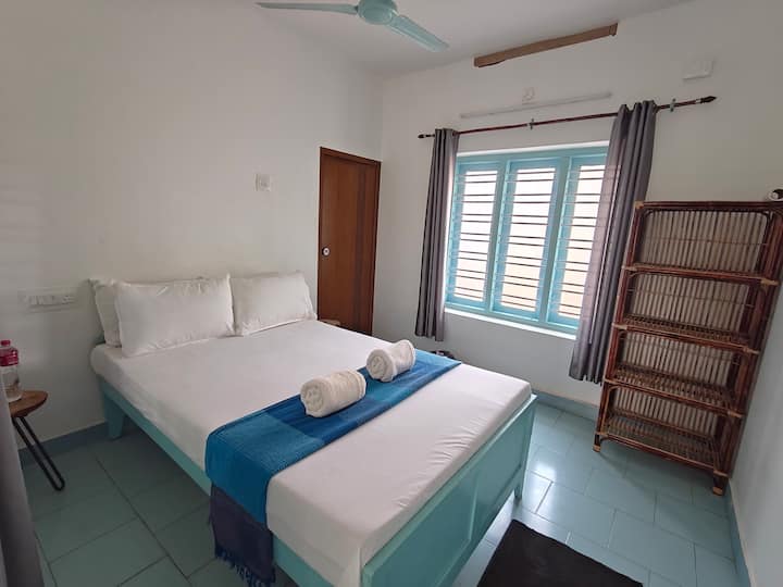 Yog Hostel Varkala 
Sea View - Varkala