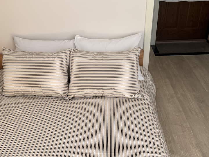 ! Winter Sale !/ 홍대입구 6분/ 연남동/ Best For 1-2 Person - Seoul