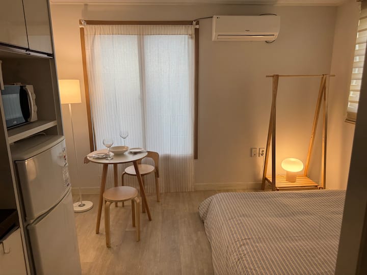 ! Sale !/ 홍대입구 6분/ 연남동/ Best For 1-2 Person - South Korea