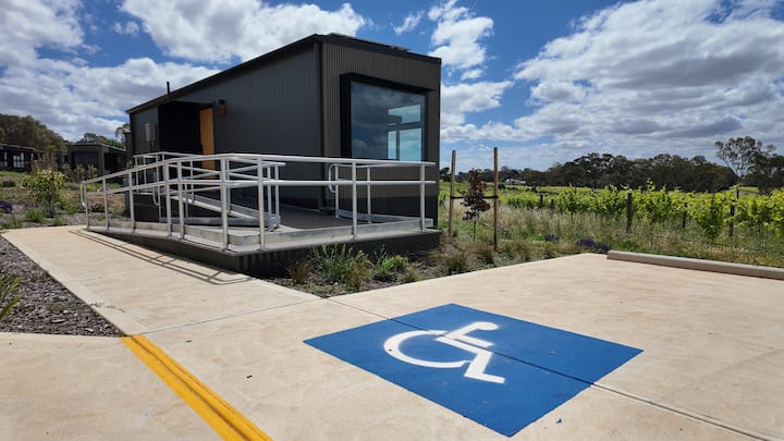 Autra Shiraz • Accessible Cabin • Vineyard Views - Gawler