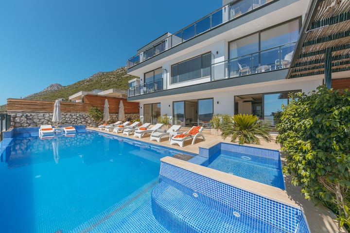 ÖZel Havuzlu Geniş Aile Villası - Kalkan
