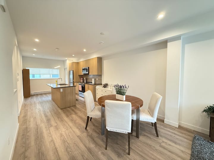 4 Br - Stylish & Newer Townhome In Richmond - New Westminster