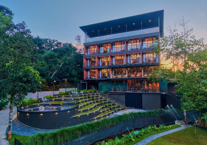 Room In Munnar | Nature Stay With Pool And Balcony - Munnar