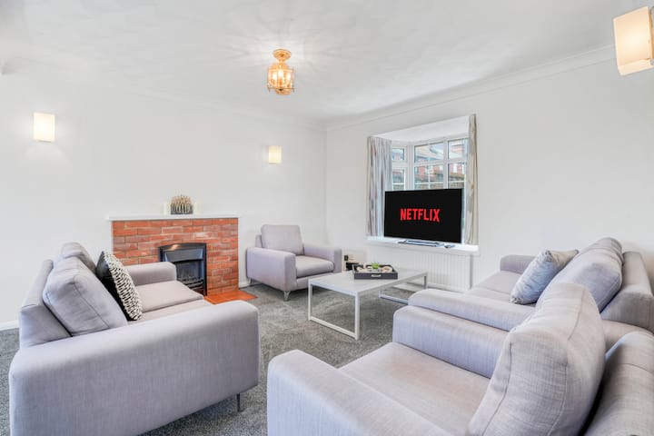 Cosy 3 Bedroom Detached House - 웰링버러