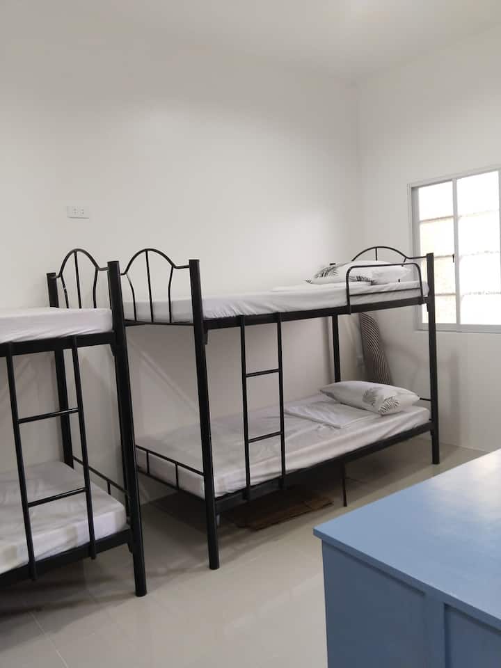 Cozy Apartment In Town - Coron