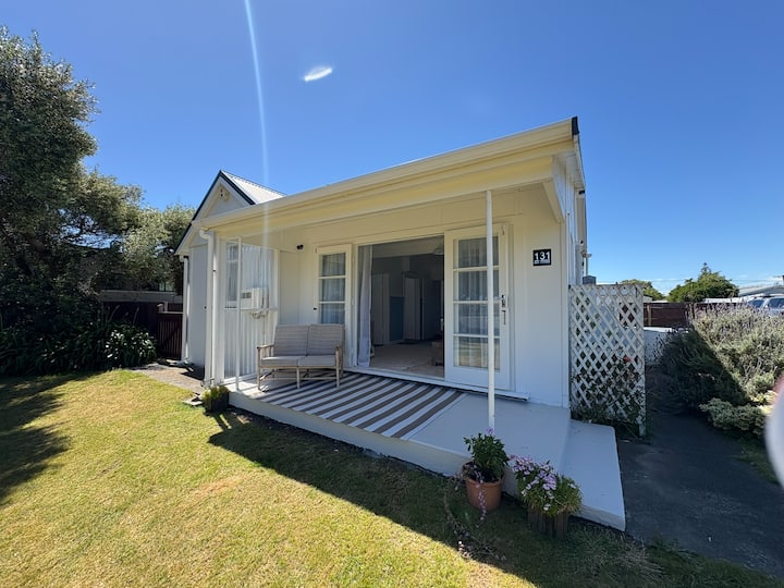 Your Classic, Beachy 
Home Away From Home - Foxton