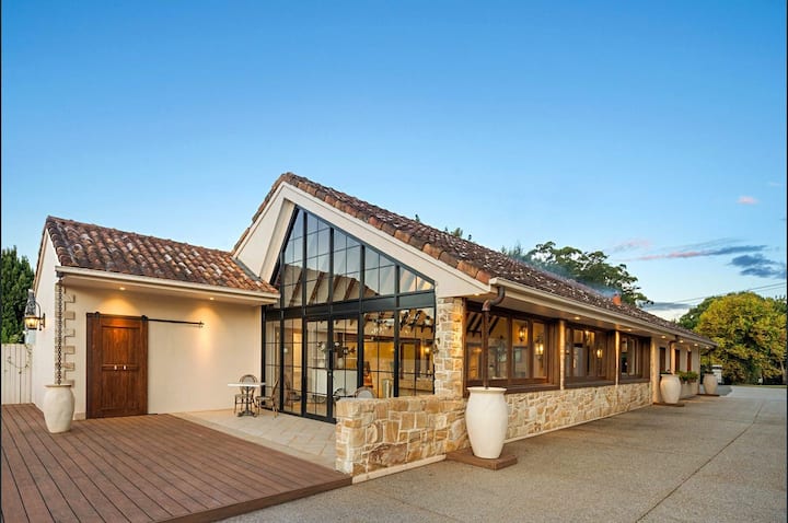 Tuscan-style Estate Perched Atoptamborine Mountain - Tamborine Mountain