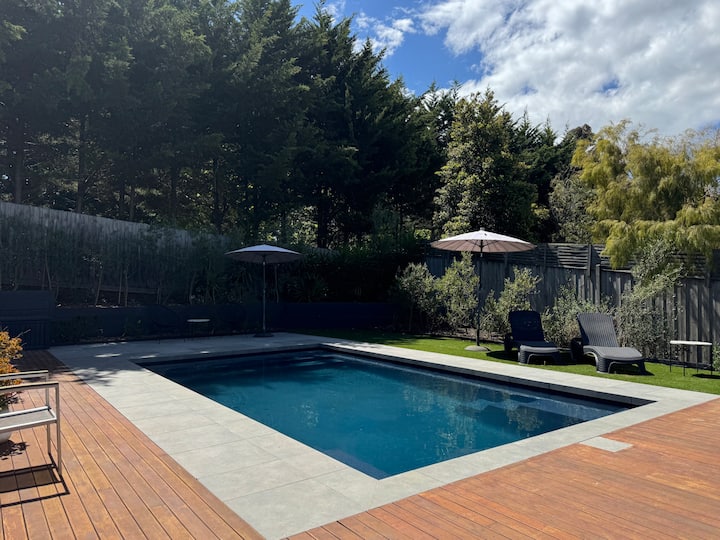 Family Pool Retreat - Frankston