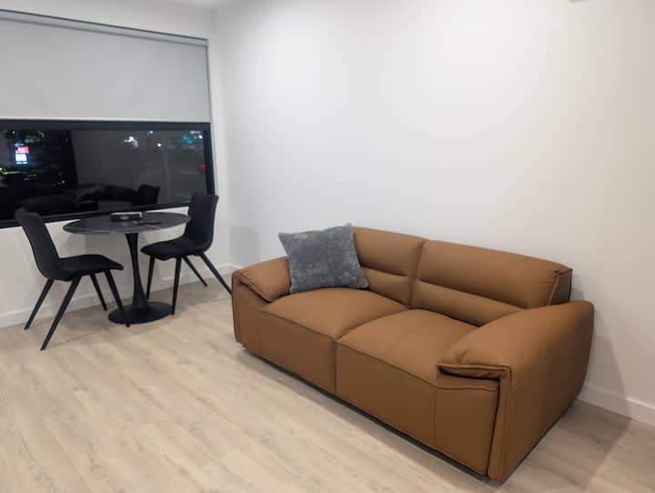 One Bedroom Apartment With Balcony - Lake Macquarie