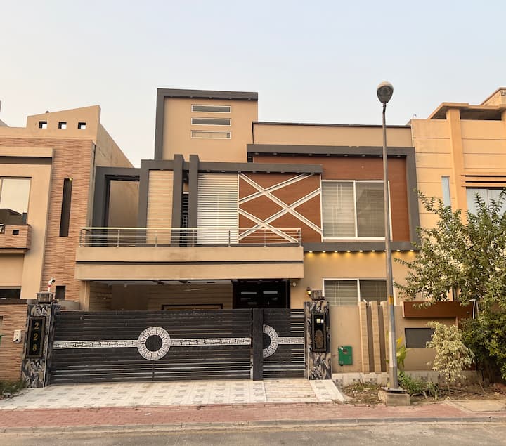 Entire 4br Spacious House For Families | Jp - Lahore