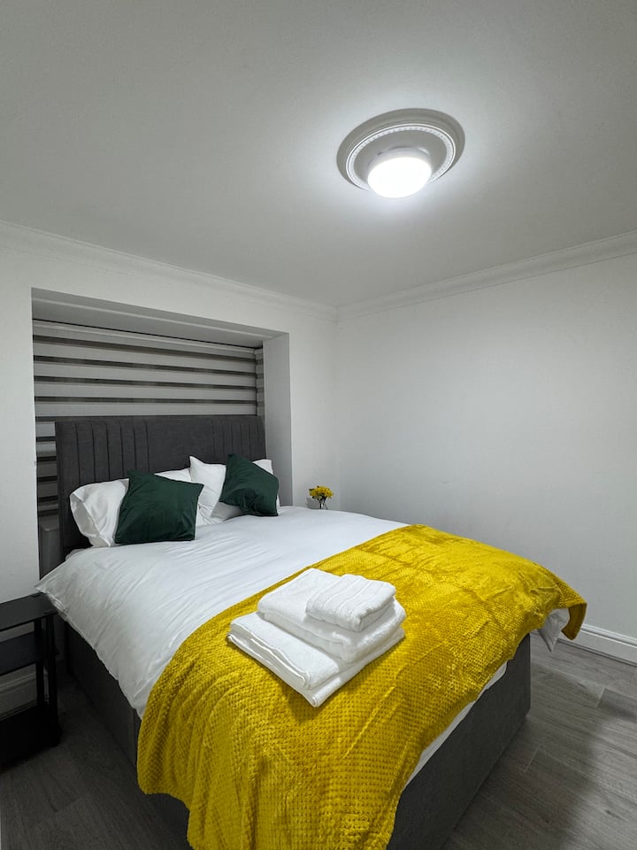 Bright 2-bed Bungalow, Walk To Station. - Enfield Town