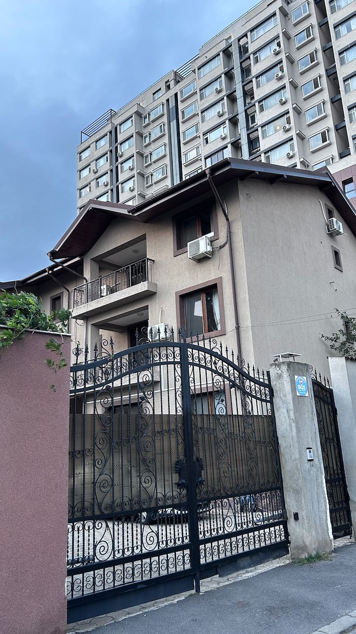 "Ten" Vila Cu 12 Camere Unic Outdoor șI Mansardă - Romania