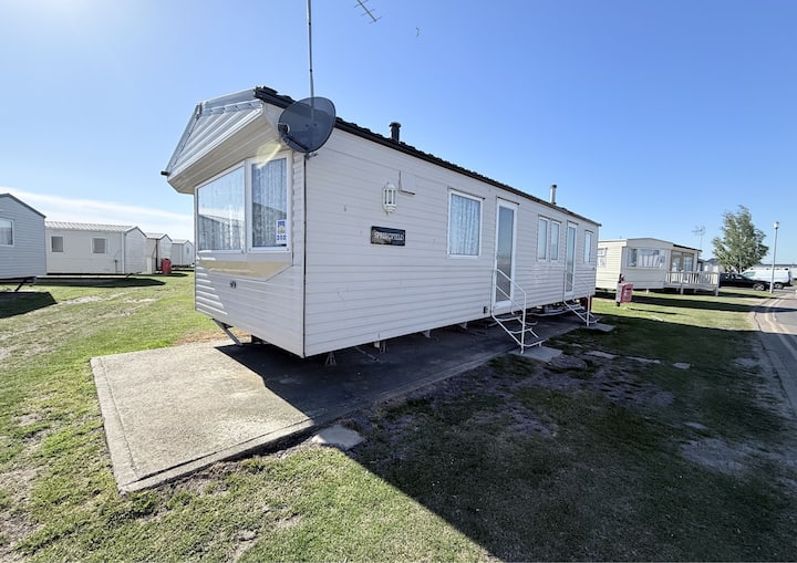 Dog Friendly 6 Berth Caravan In Essex Ref 28078y - Clacton-on-Sea