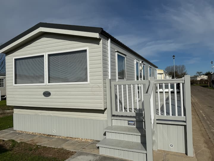 Sunnymede - F21 (Fantasy Island) Hot Tub - Skegness