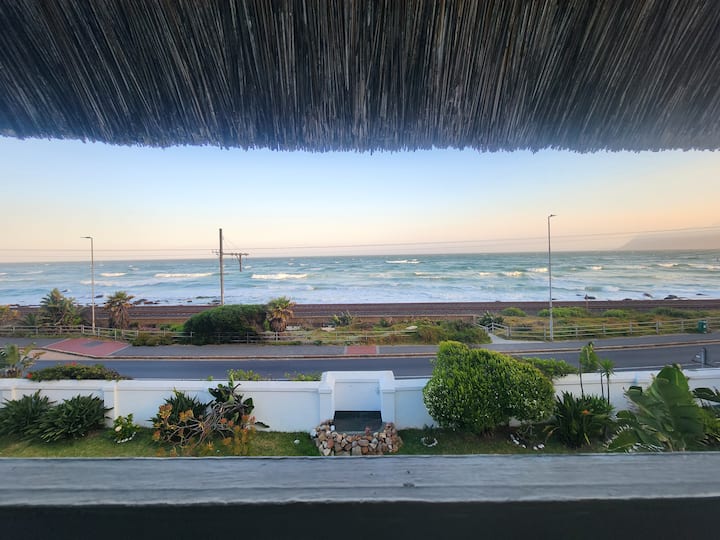 Historic Home With Hot Tub, Sea Views & Garden - ケープタウン