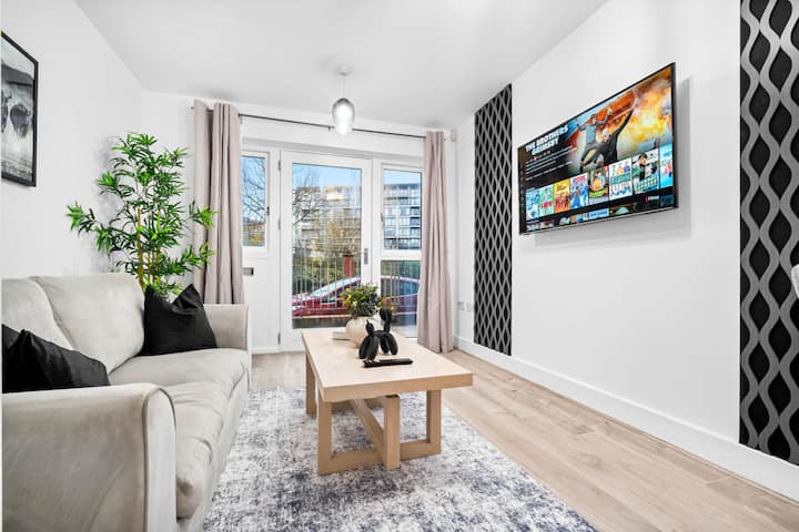 City Centre Apartment* Parking* King Bed* Netflix - Birmingham
