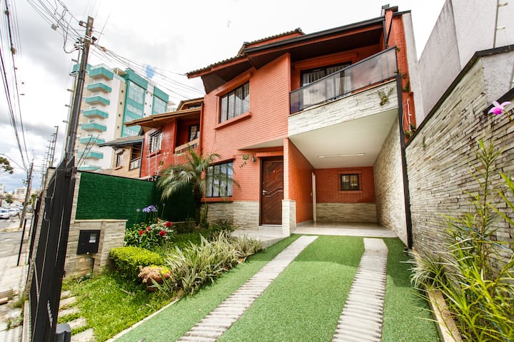 Sobrado Aconchegante  C Banheira Ao Lado Do Centro - Ponta Grossa