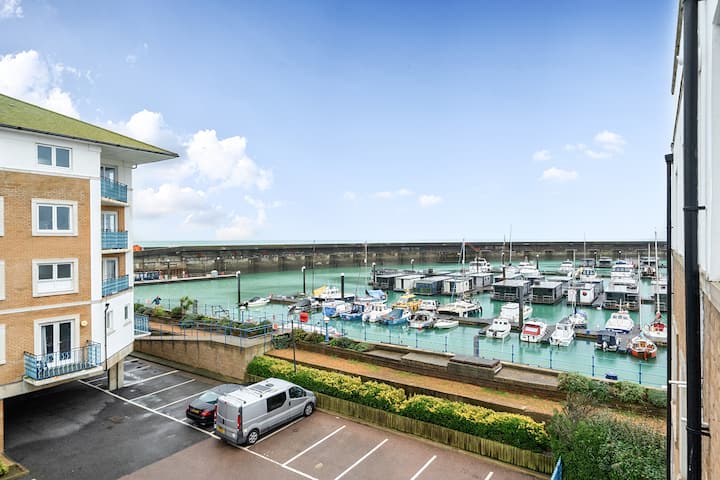 Elegant Modern 3-bed Apartment With Marina Views! - Brighton Marina