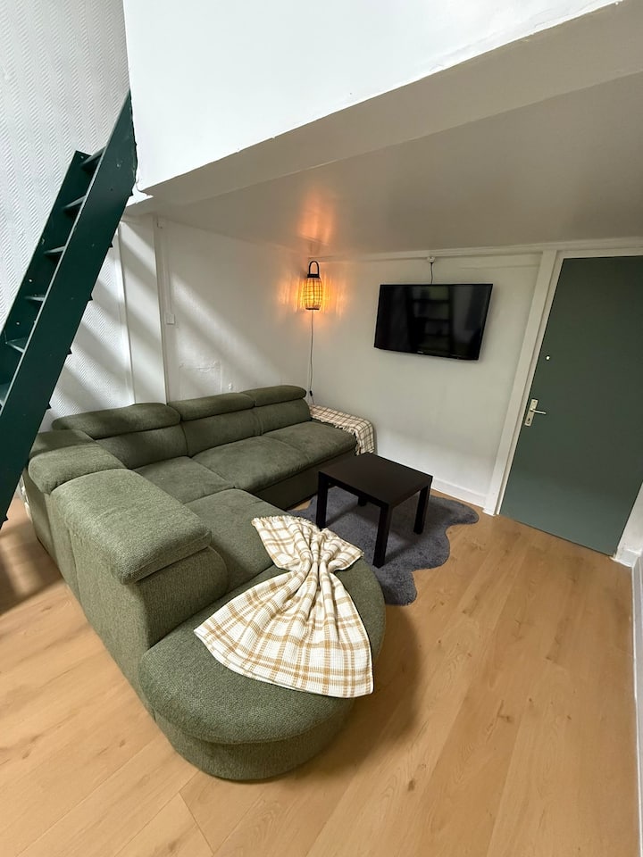 Cocon Chaleureux Pour Un Séjour Cosy - Bron