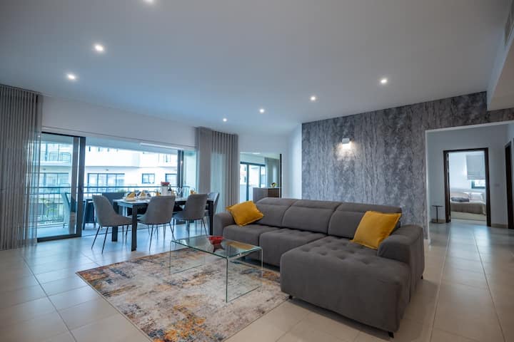 St. Julian’s Luxe Retreat – 3bed 2bath Apartment - Malta