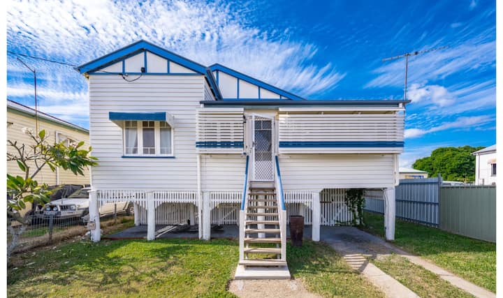 3 Bedroom Home Near Great Western Hotel - 洛坎普頓