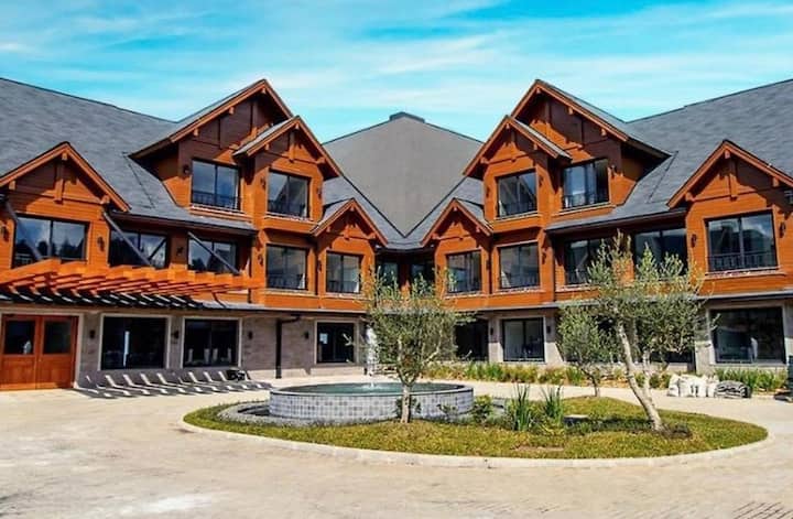 Apartamento Com Quarto, Banheiro, Banheira. - Gramado