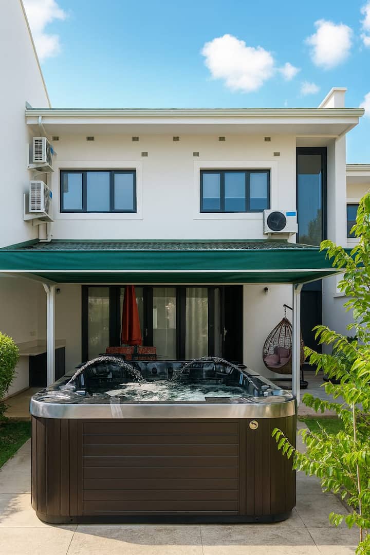 Victoria Falls Jacuzzi Villa – Relaxing 3br Stay - Victoria Falls