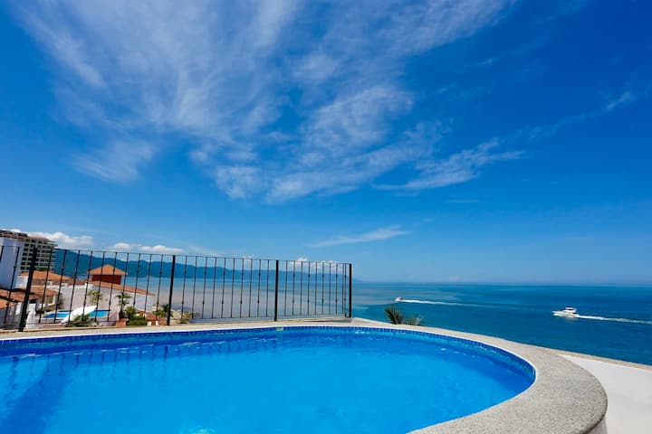 On The Malecón | Rooftop Pool & Views | Downtown - Mexico