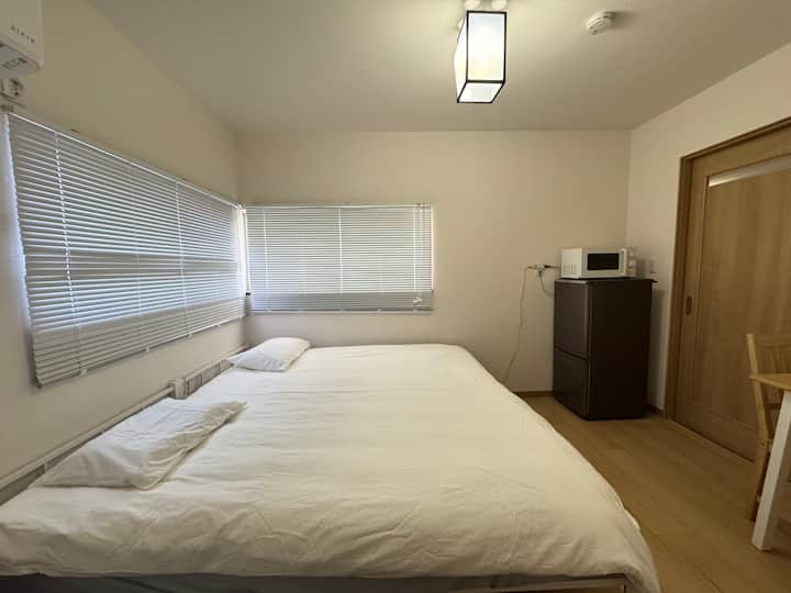 Comfortable Studio, 1 Stop From Kix, 2 Single Beds - 泉南市