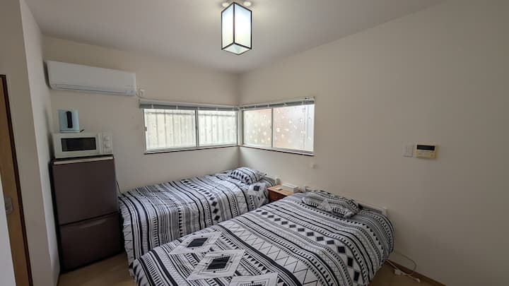 Comfortable Studio, 1 Stop From Kix, 2 Single Beds - 泉南市
