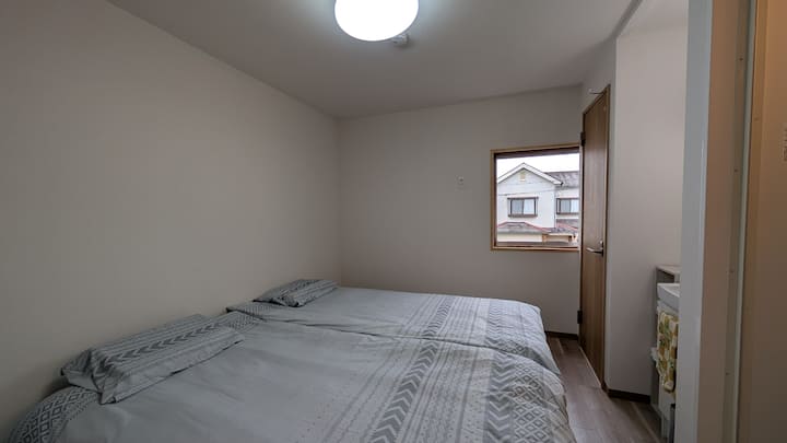 Distinctive Studio, 1 Stop From Kix, 2 Single Beds - 岸和田市
